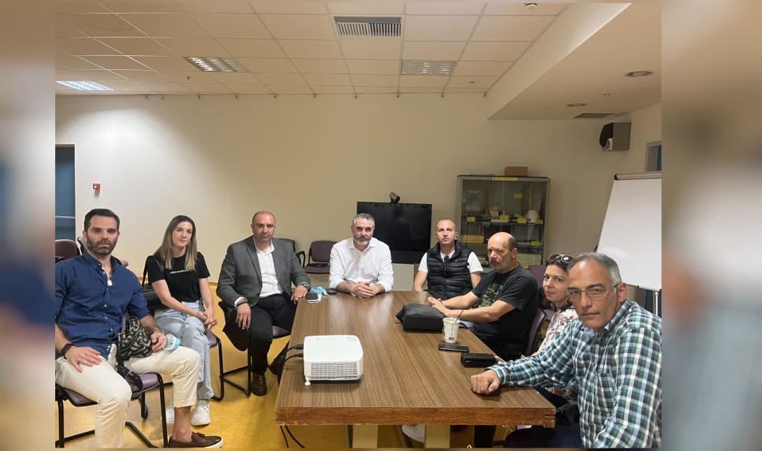 Επίσκεψη του Μανόλη Χνάρη στο Γενικό Νοσοκομείο Ρεθύμνου