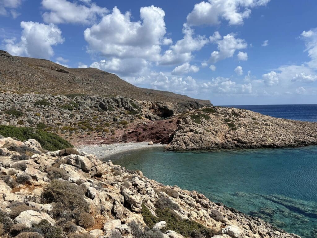 «Εκεί που περπατούσαν οι θεοί» – Μια παραλία της Κρήτης με ρίζες στη ...