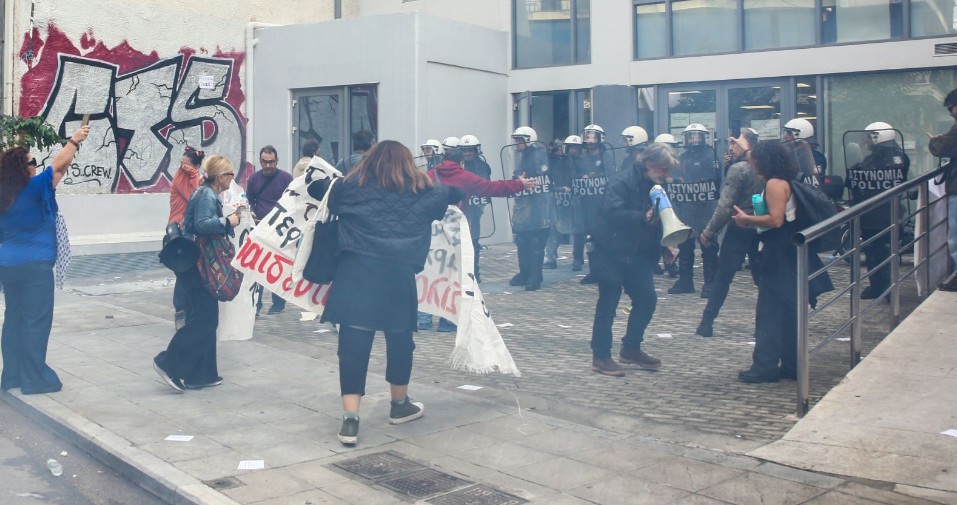 Διατάχθηκε πειθαρχικός έλεγχος στη διμοιρία των ΜΑΤ που έριξε δακρυγόνα ...