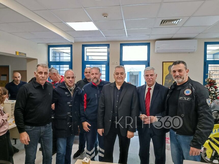 Το ΕΚΑΒ Χανίων έκοψε βασιλόπιτα – Ευχές για μια χρονιά με λιγότερα ...