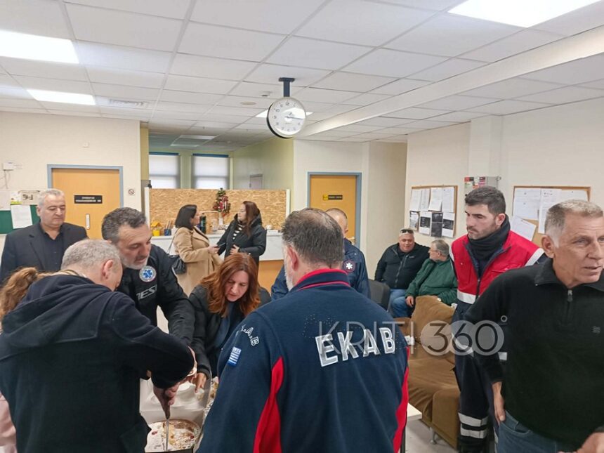 Το ΕΚΑΒ Χανίων έκοψε βασιλόπιτα – Ευχές για μια χρονιά με λιγότερα ...